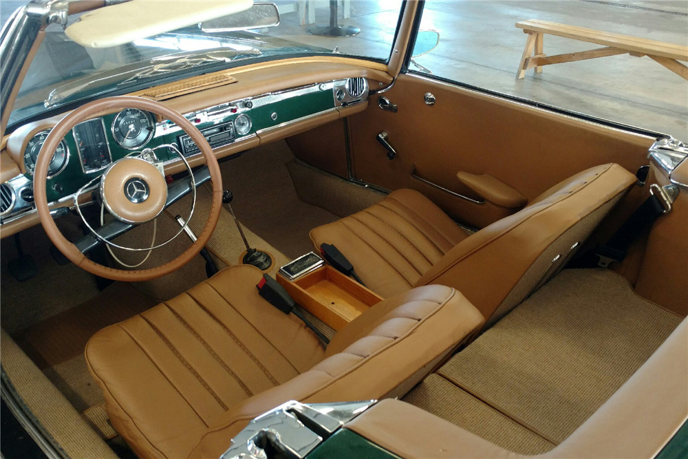 1964 MERCEDES-BENZ 230SL CONVERTIBLE - Interior - 201238