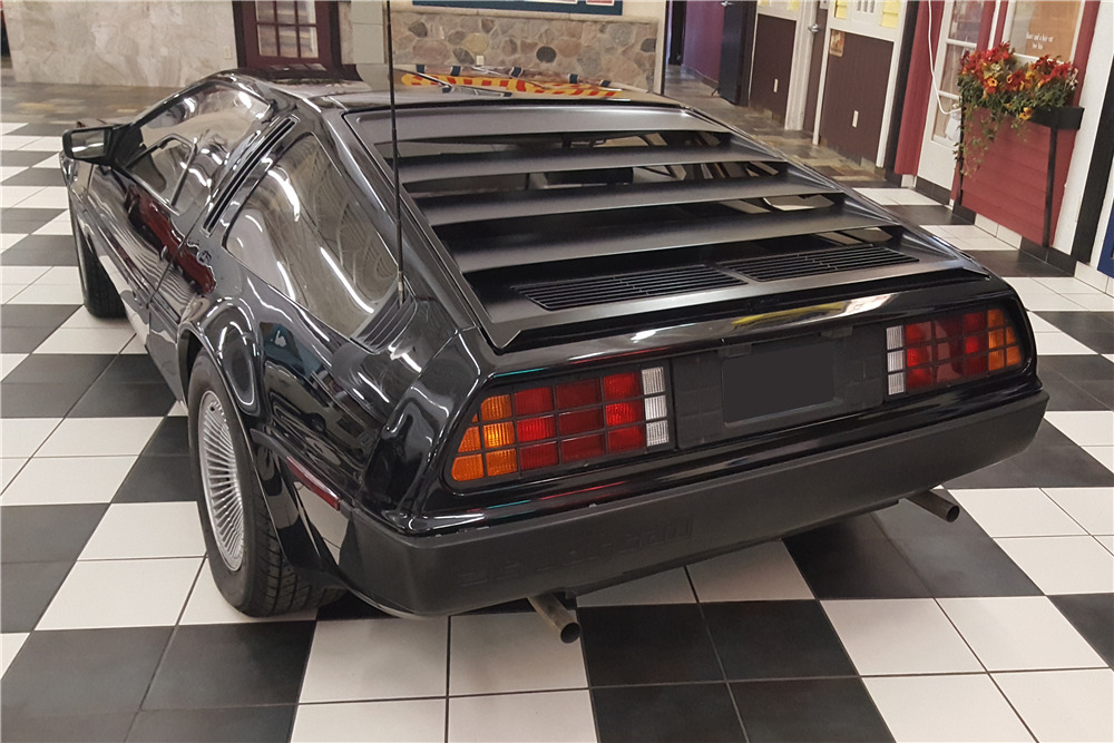 1981 DELOREAN DMC-12 - Rear 3/4 - 201375