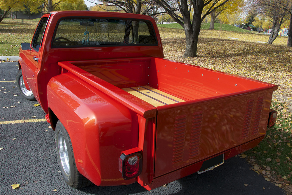 1986 CHEVROLET C-10 CUSTOM PICKUP - Rear 3/4 - 201481