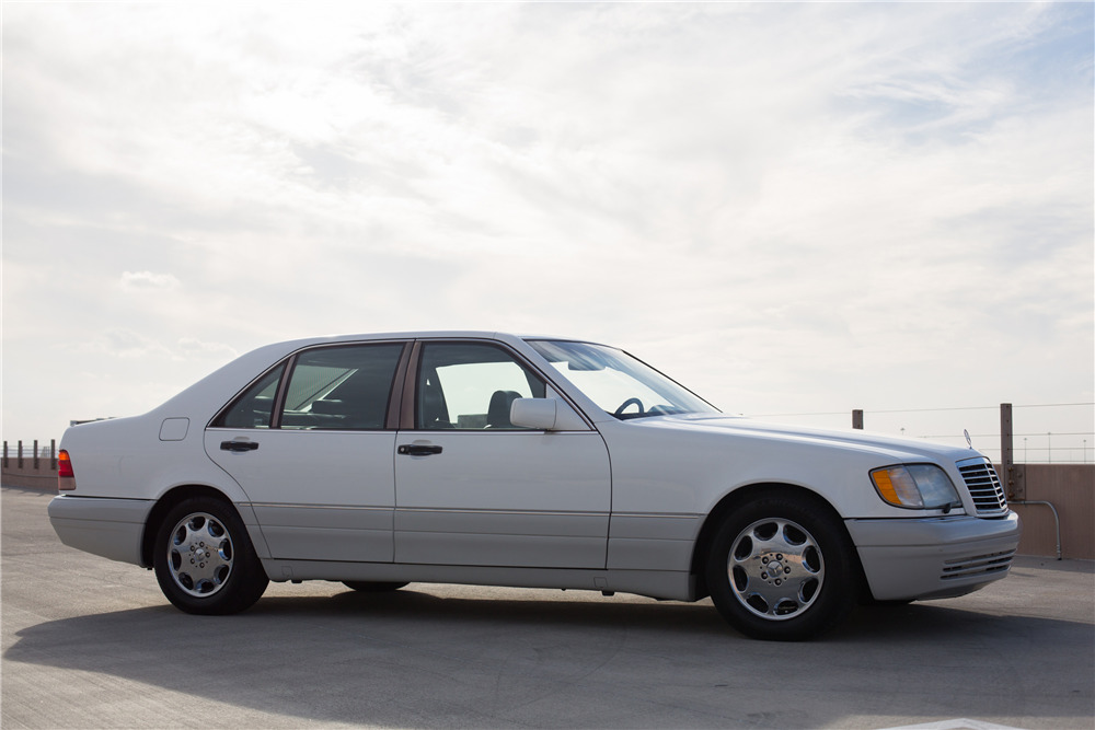 1995 MERCEDES-BENZ S600 4-DOOR SEDAN - Front 3/4 - 202173