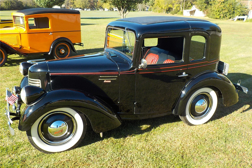 1940 AMERICAN BANTAM 2-DOOR SEDAN - Side Profile - 202974
