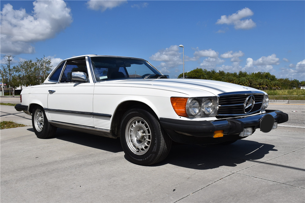 1983 MERCEDES-BENZ 380SL CONVERTIBLE - Front 3/4 - 206393