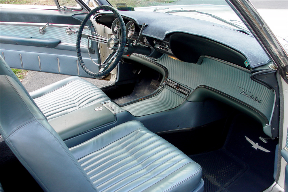 1962 FORD THUNDERBIRD - Interior - 207588