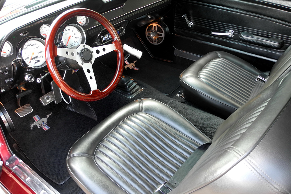 1967 FORD MUSTANG CUSTOM FASTBACK - Interior - 207601