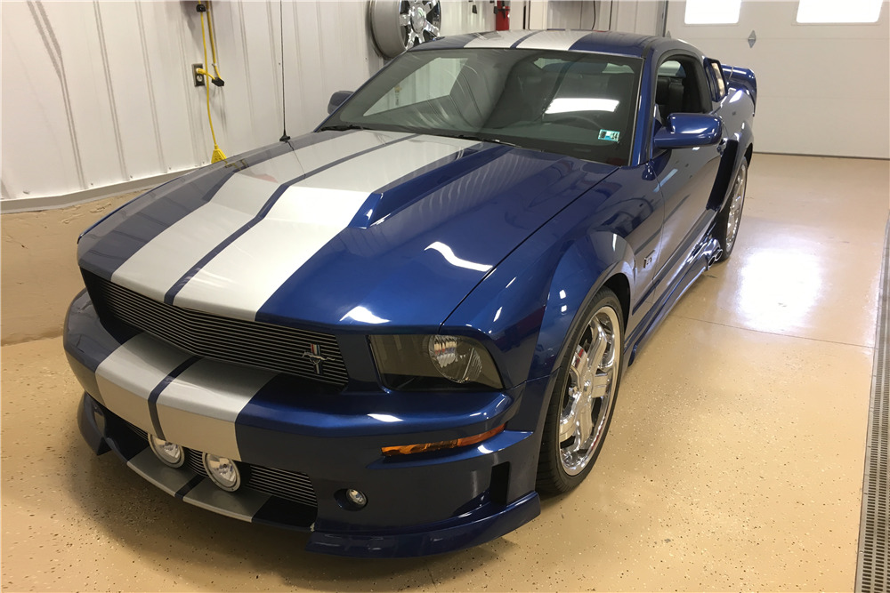 2006 FORD MUSTANG GT CUSTOM FASTBACK - Front 3/4 - 207721