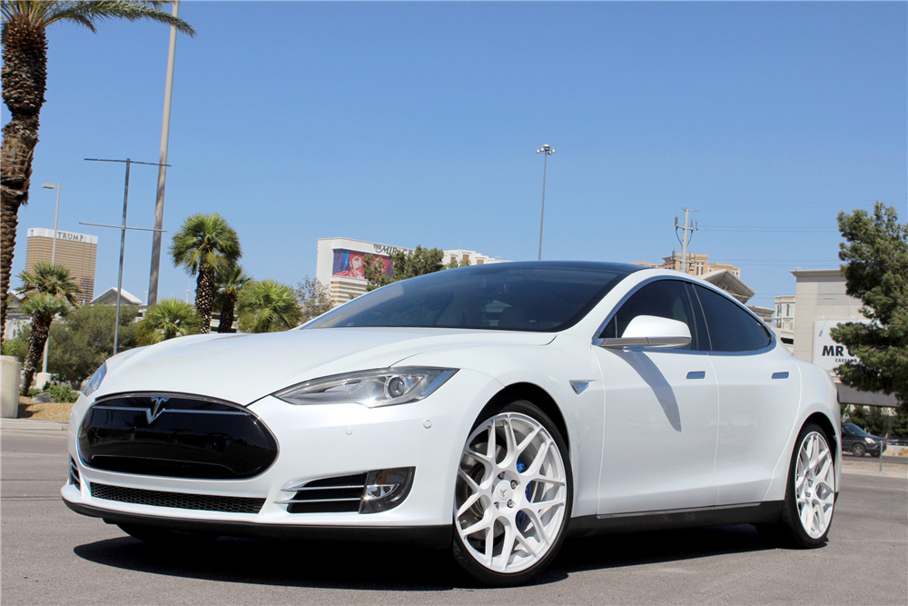 2013 TESLA MODEL S - Front 3/4 - 208115