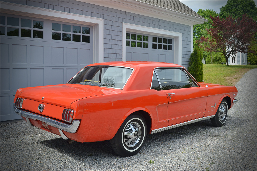 1965 FORD MUSTANG - Rear 3/4 - 208320