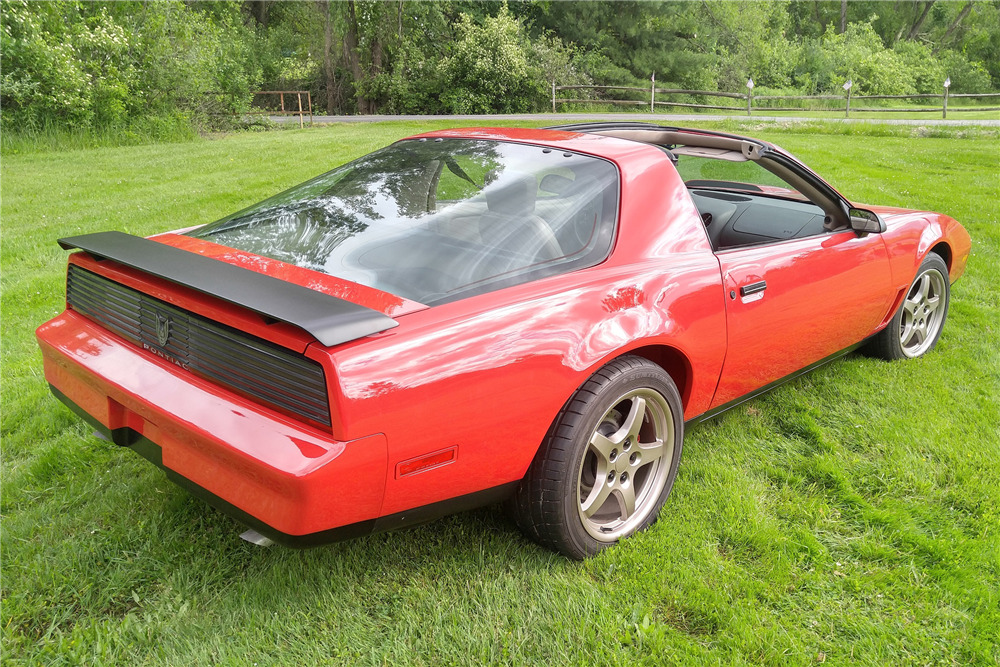 1983 PONTIAC TRANS AM CUSTOM COUPE - Rear 3/4 - 209031