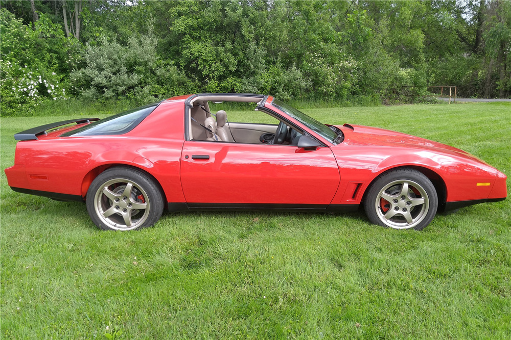 1983 PONTIAC TRANS AM CUSTOM COUPE - Side Profile - 209031