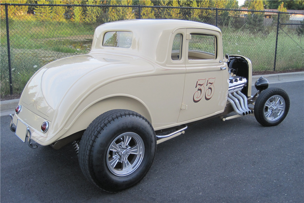 1933 PLYMOUTH CUSTOM COUPE - Rear 3/4 - 210129