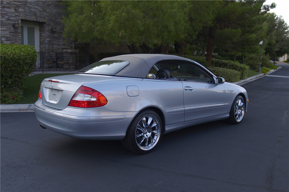 2008 MERCEDES-BENZ CLK350 CONVERTIBLE - Rear 3/4 - 210506