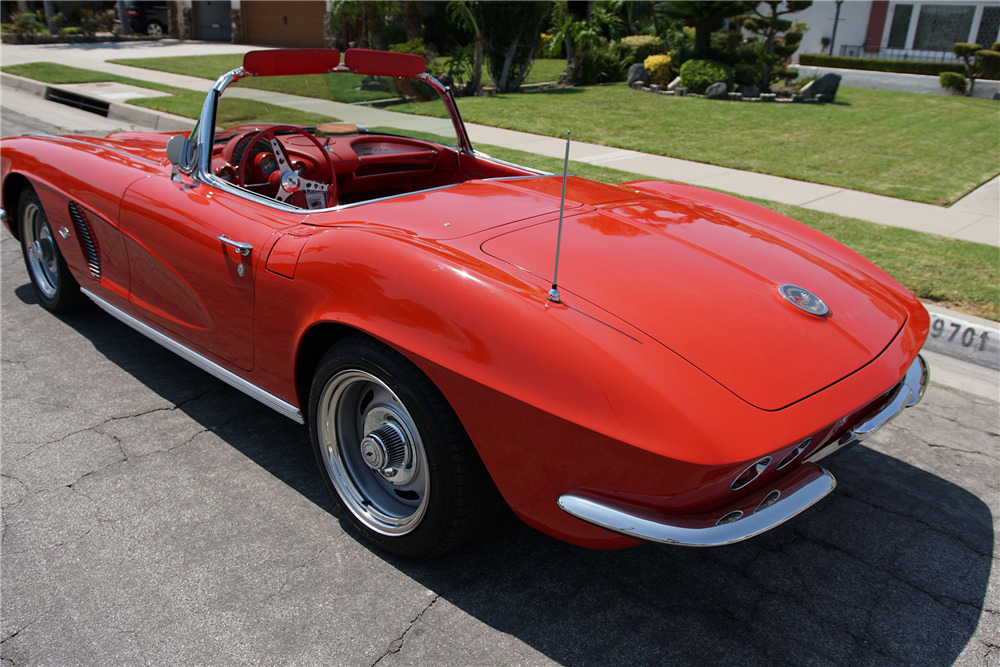 1962 CHEVROLET CORVETTE 327/300 CONVERTIBLE - Rear 3/4 - 210544