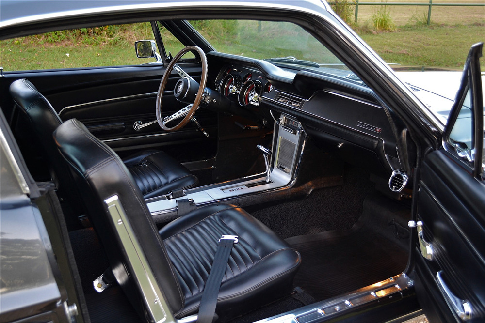 1967 FORD MUSTANG CUSTOM FASTBACK - Interior - 210743