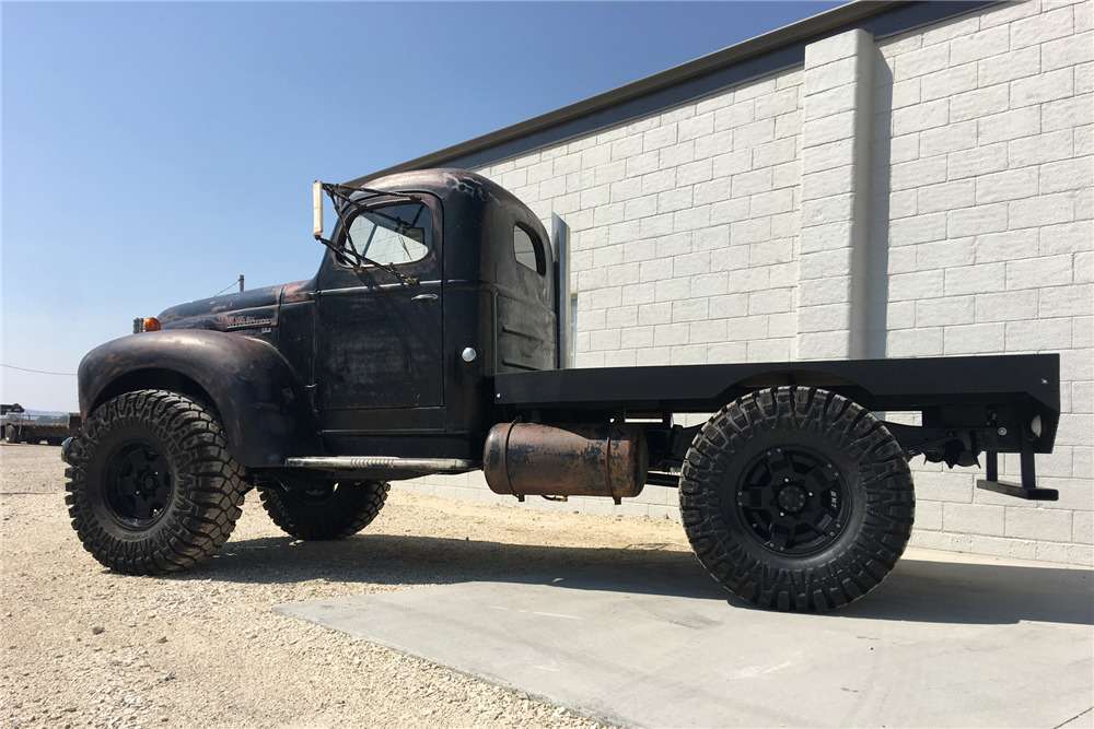 1949 INTERNATIONAL CUSTOM FLATBED - Rear 3/4 - 210961