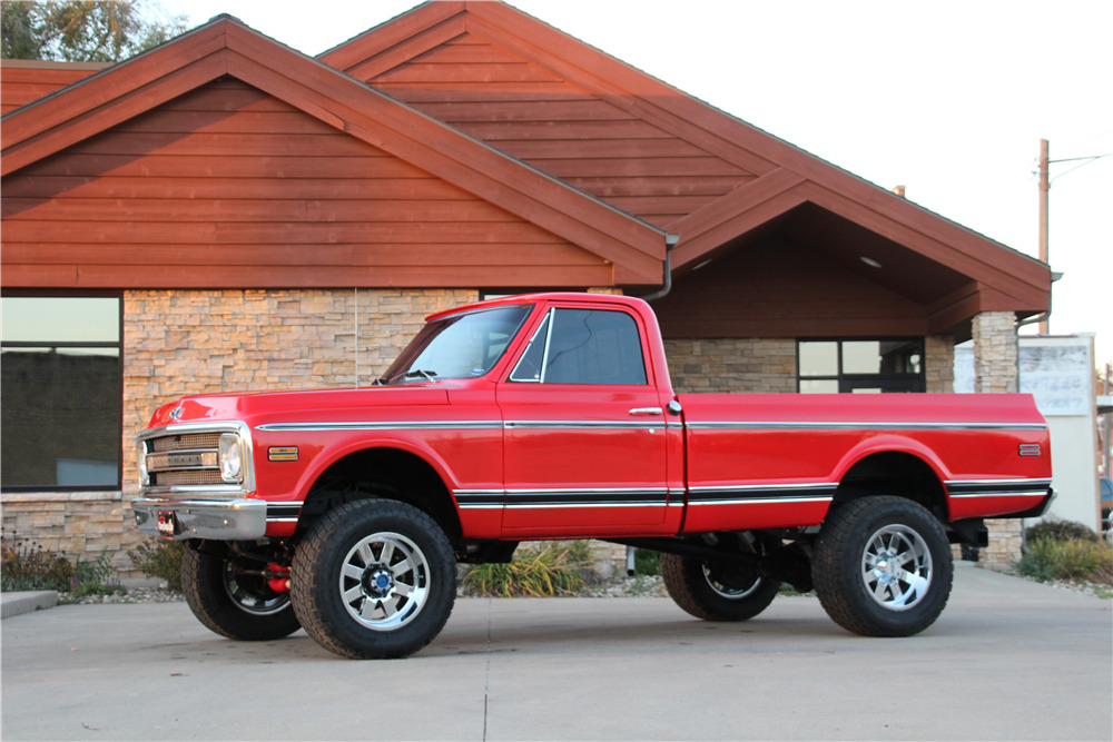 1970 CHEVROLET K-20 CUSTOM 4X4 PICKUP - Front 3/4 - 211205