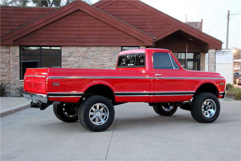 1970 CHEVROLET K-20 CUSTOM 4X4 PICKUP - Rear 3/4 - 211205
