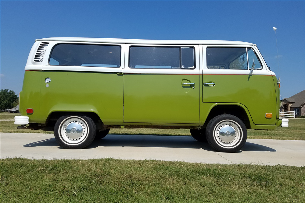 1976 VOLKSWAGEN BUS - Side Profile - 211748