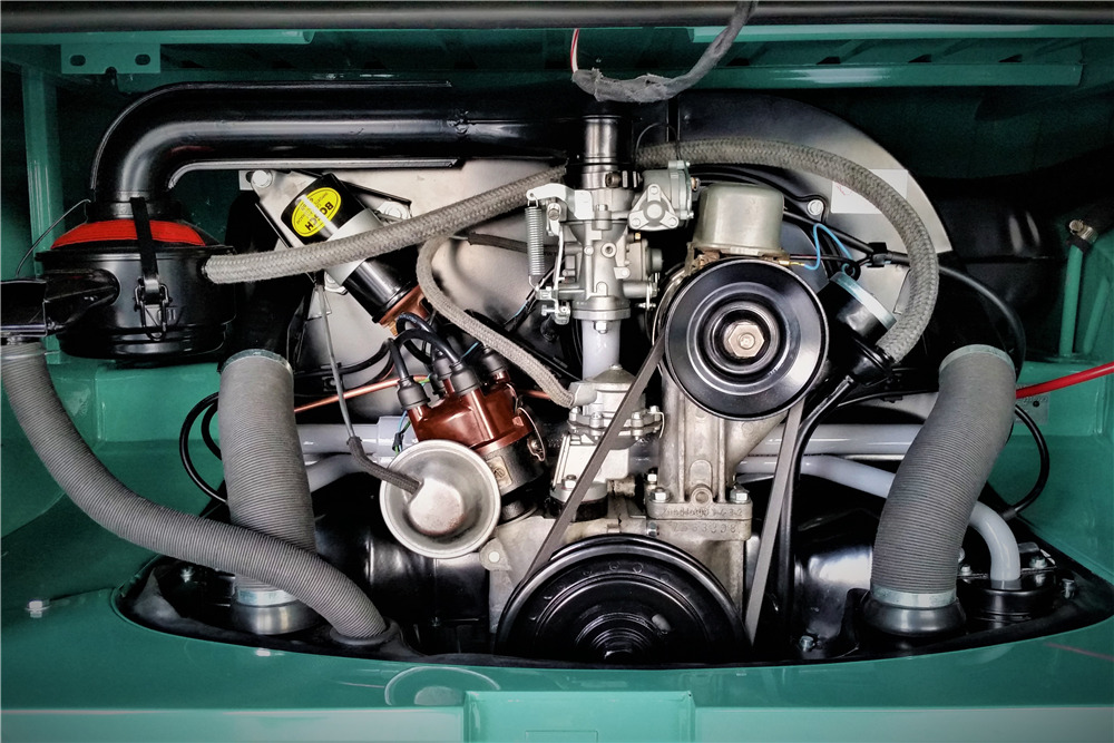 1963 VOLKSWAGEN 23-WINDOW DELUXE MICROBUS - Engine - 212345