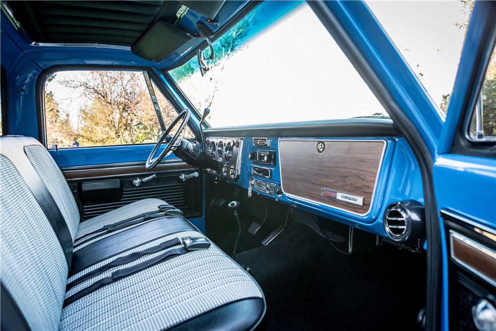 1971 CHEVROLET CHEYENNE SUPER PICKUP - Interior - 212382
