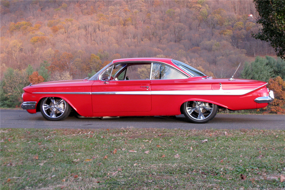1961 CHEVROLET IMPALA CUSTOM HARDTOP - Side Profile - 213091