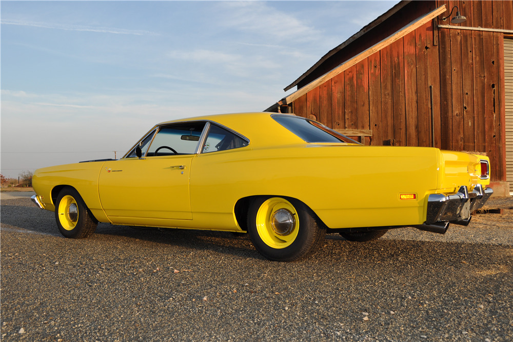 1969 PLYMOUTH HEMI ROAD RUNNER - Rear 3/4 - 213225