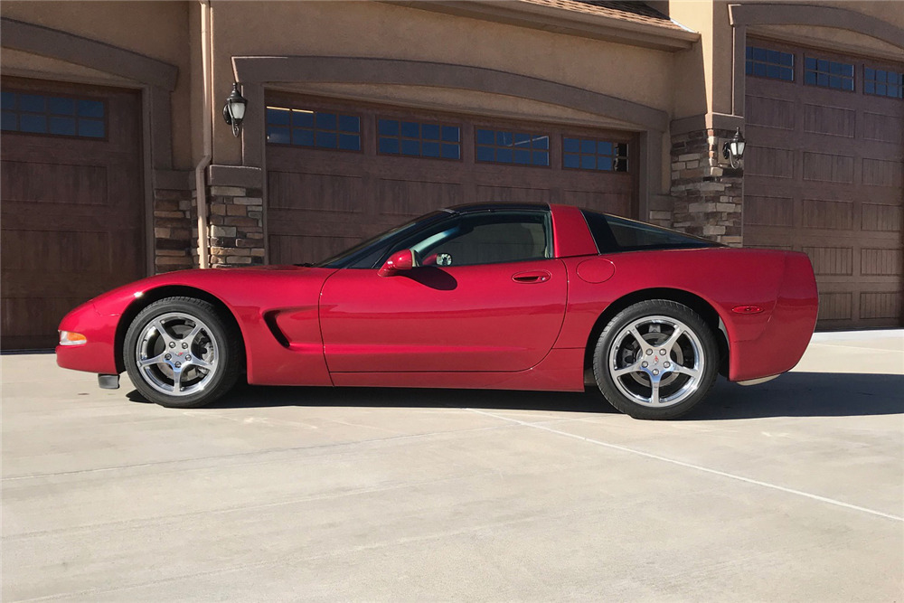 2001 CHEVROLET CORVETTE - Front 3/4 - 214552