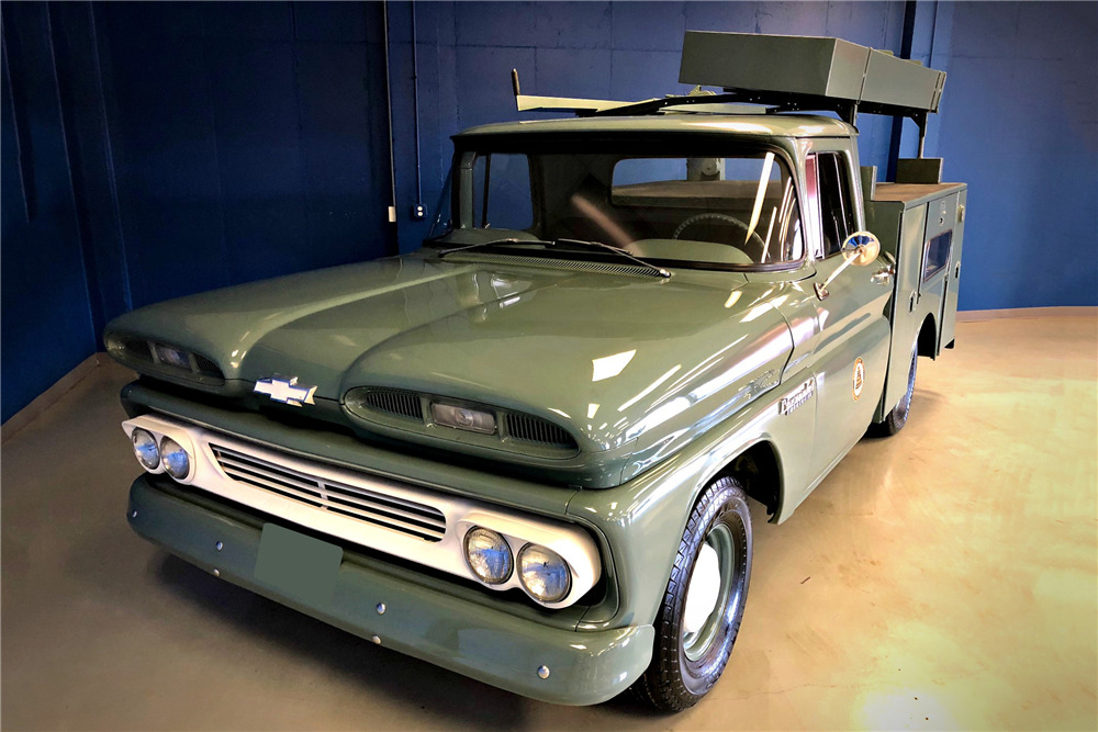 1960 CHEVROLET APACHE PICKUP - Front 3/4 - 215140