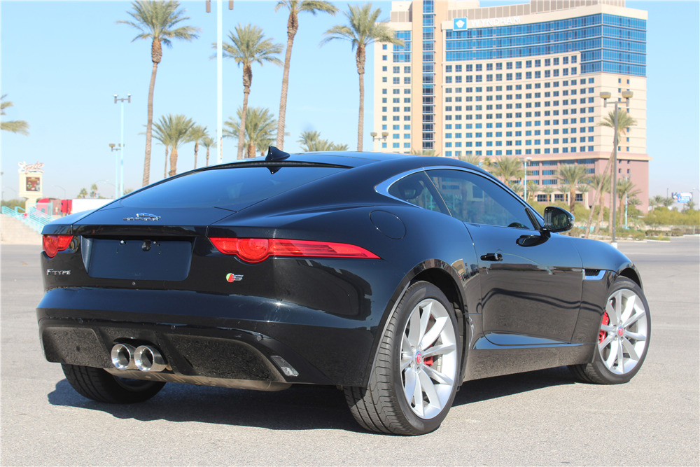2015 JAGUAR F-TYPE - Rear 3/4 - 215274
