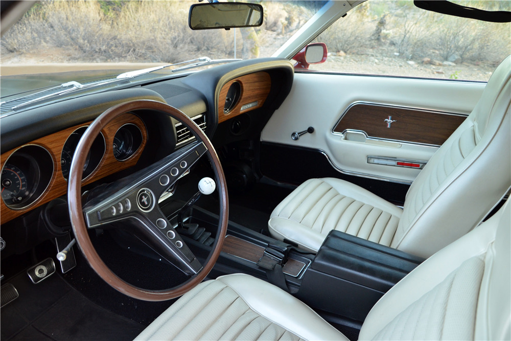 1969 FORD MUSTANG MACH 1 FASTBACK - Interior - 215557