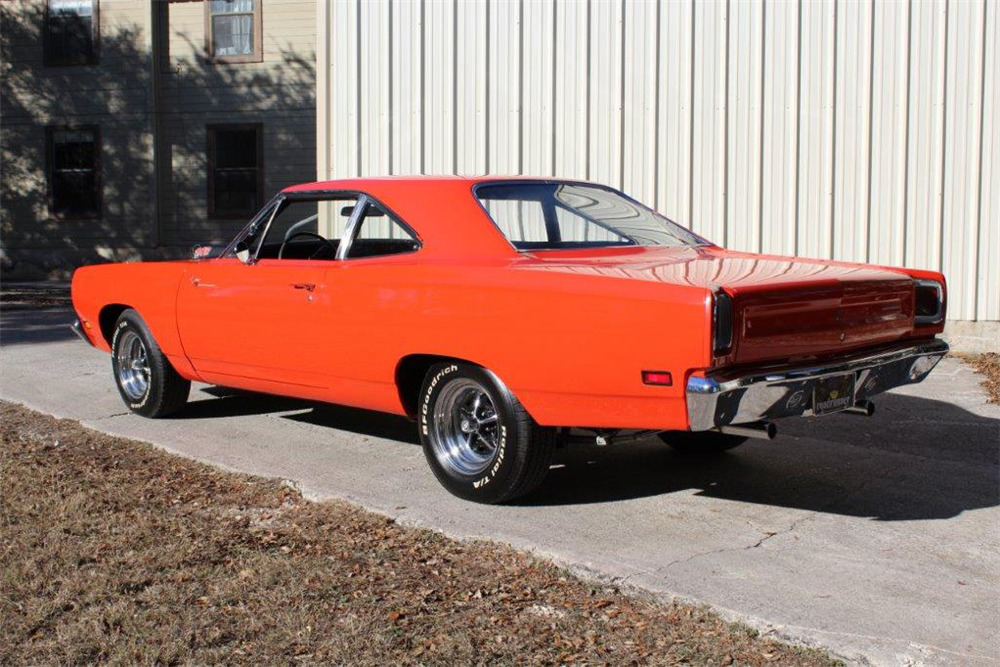 1969 PLYMOUTH ROAD RUNNER - Rear 3/4 - 215959