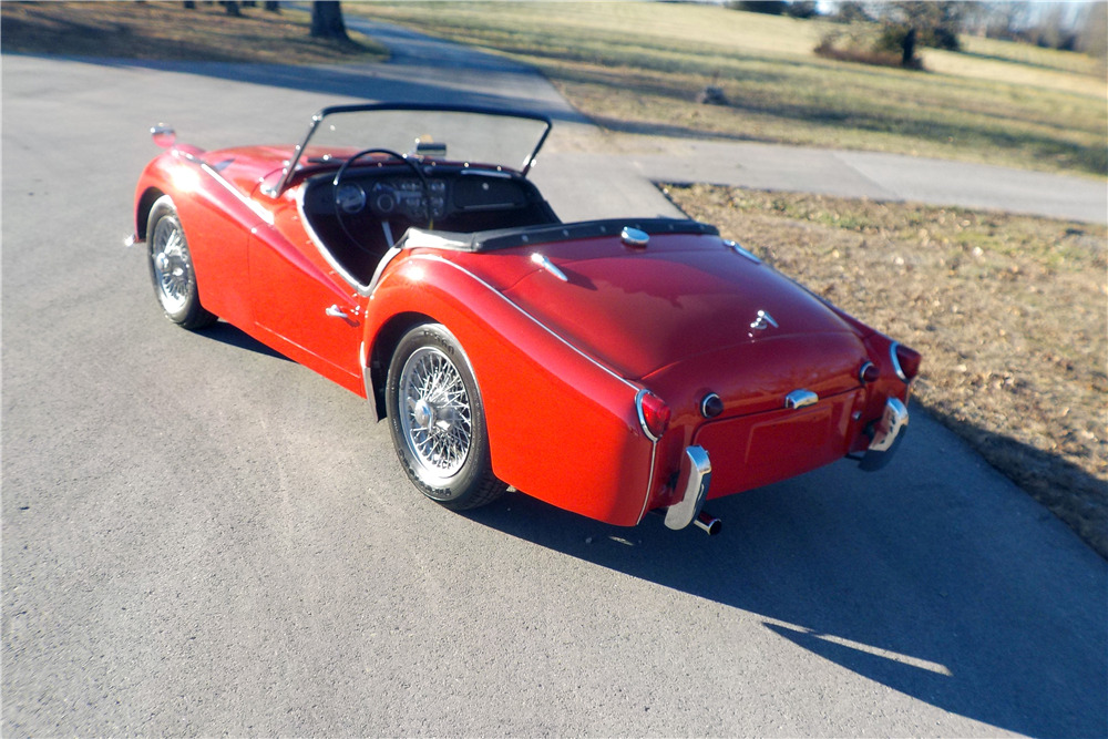 1962 TRIUMPH TR3 CONVERTIBLE - Rear 3/4 - 216144