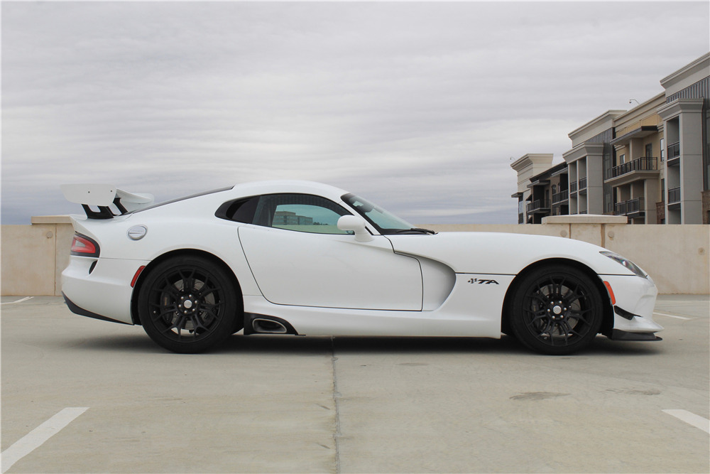 2016 DODGE VIPER GTC - Side Profile - 217939
