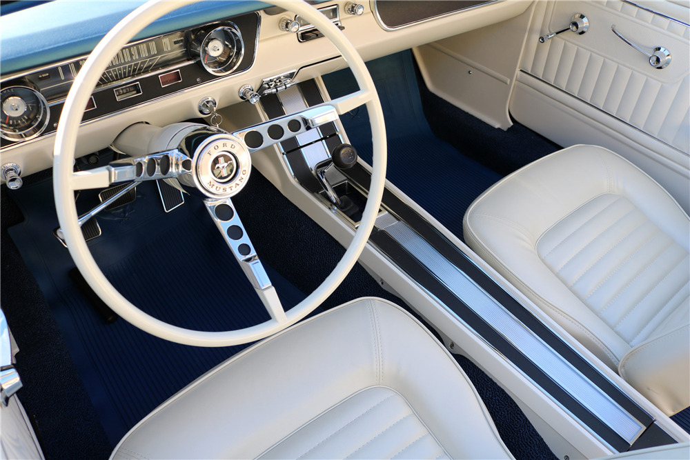 1965 FORD MUSTANG CONVERTIBLE - Interior - 218132