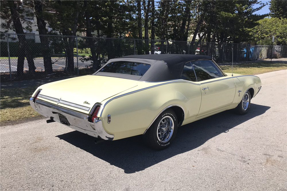1969 OLDSMOBILE CUTLASS S CONVERTIBLE - Rear 3/4 - 218160