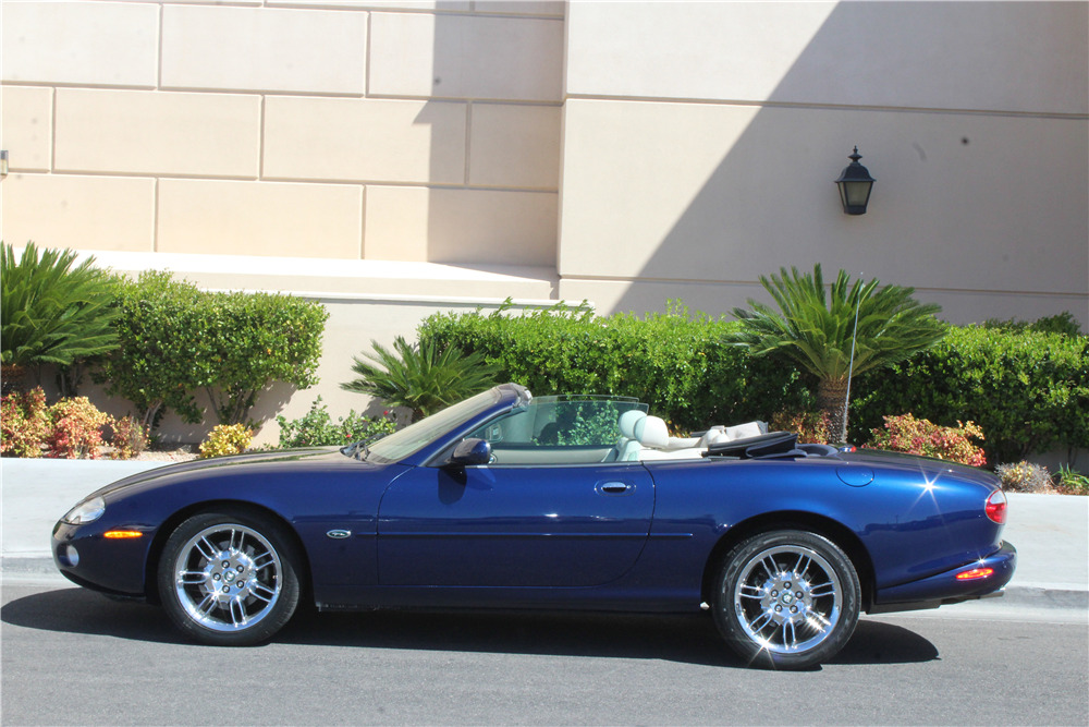 2001 JAGUAR XK8 CONVERTIBLE - Side Profile - 219070