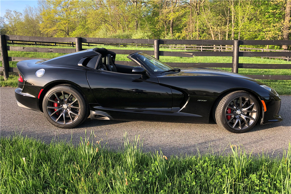 2013 DODGE VIPER GTS - Side Profile - 219670