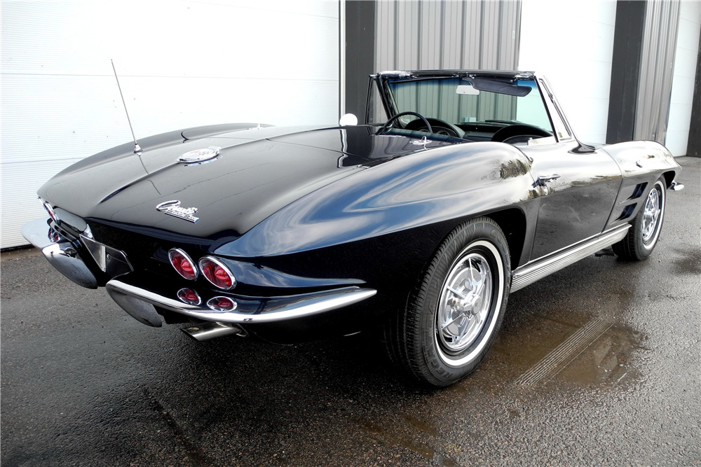 1963 CHEVROLET CORVETTE 327/340 CONVERTIBLE - Rear 3/4 - 220037