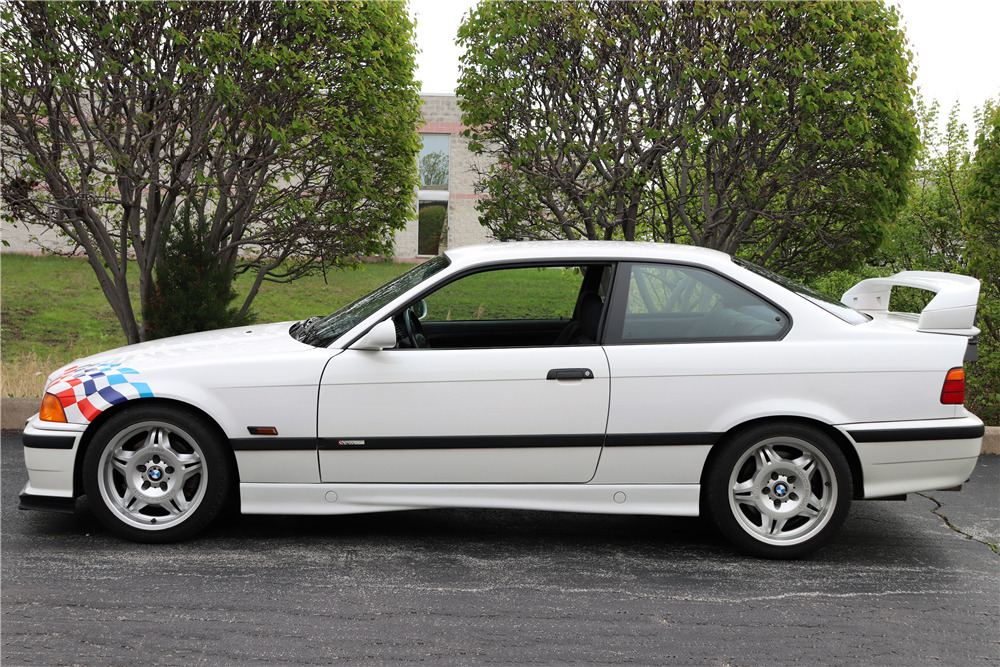1995 BMW M3 COUPE - Side Profile - 220063