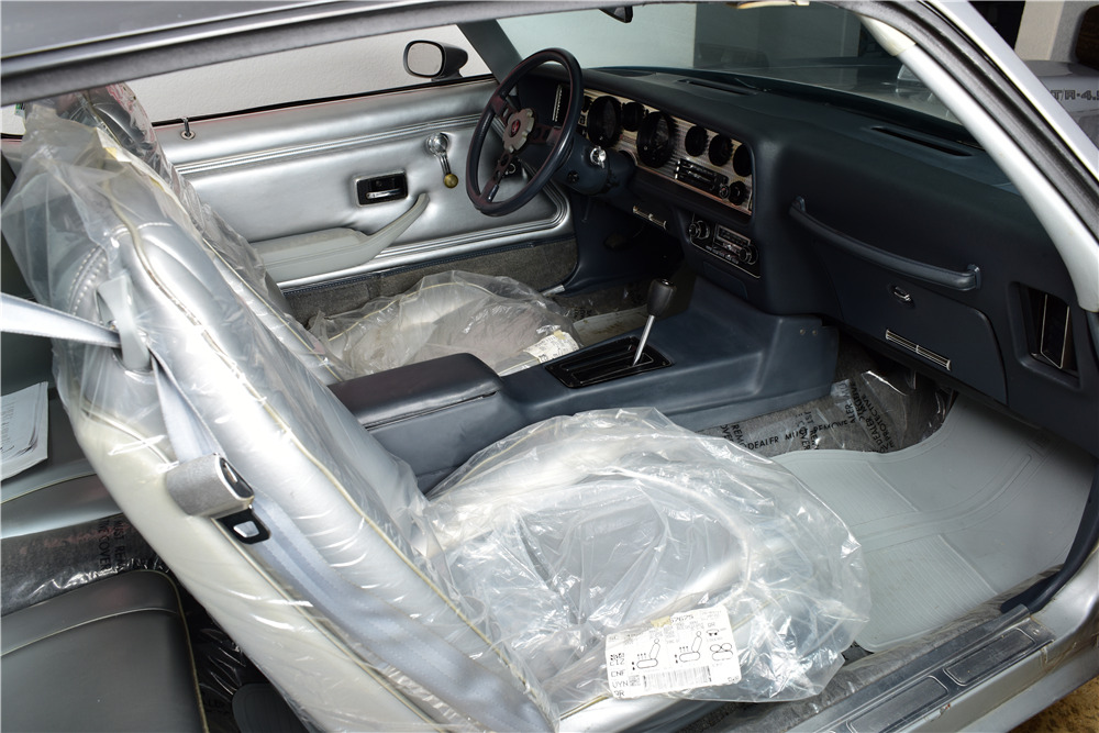 1981 PONTIAC FIREBIRD TRANS AM - Interior - 220139