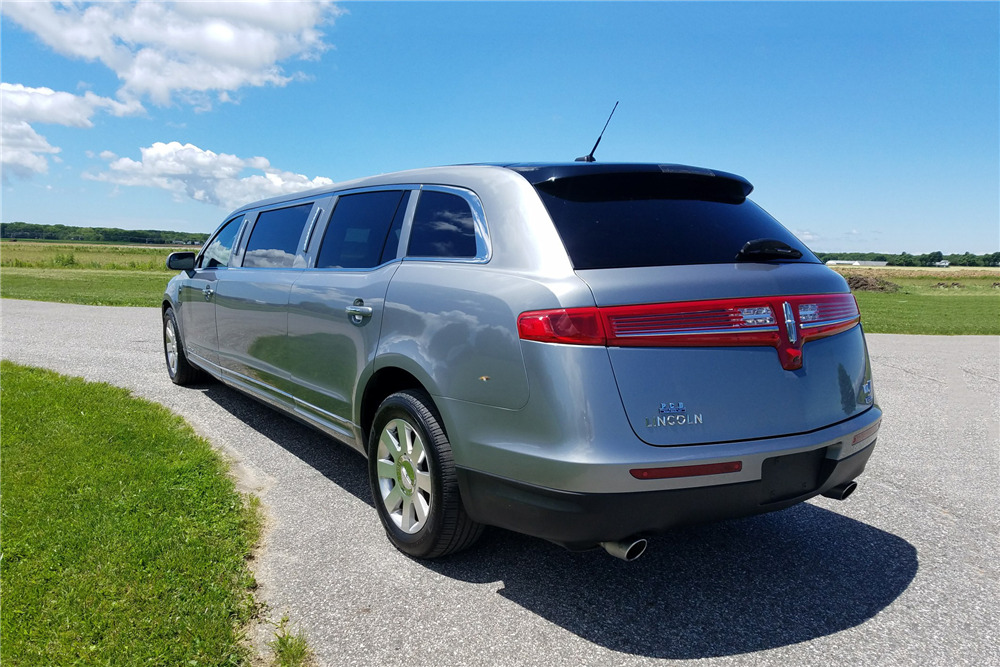 2015 LINCOLN MKT LIMOUSINE - Rear 3/4 - 221087