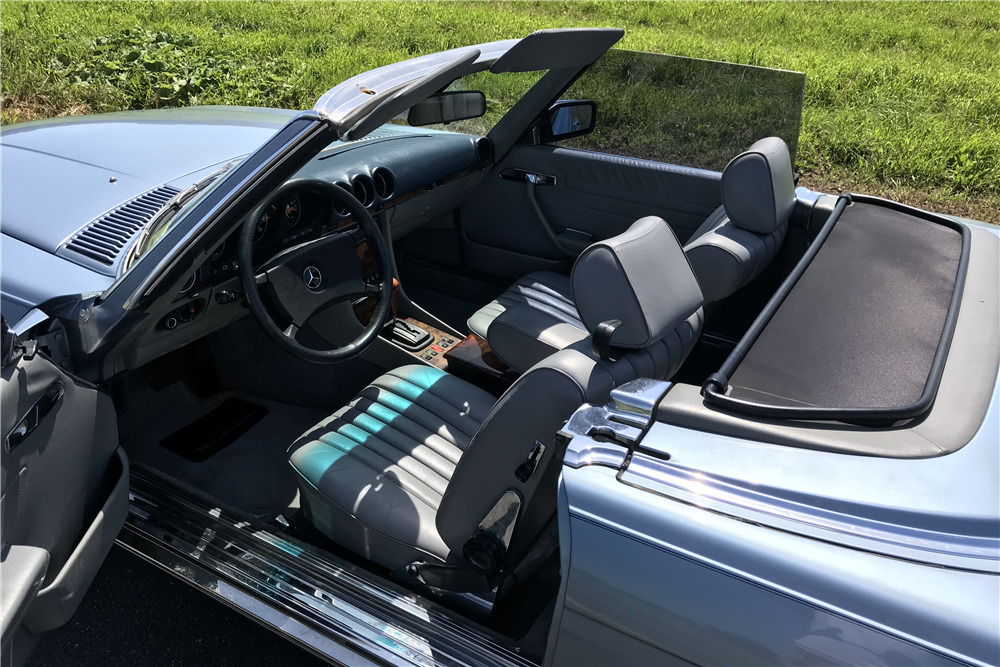 1985 MERCEDES-BENZ 280SL CONVERTIBLE - Interior - 221276