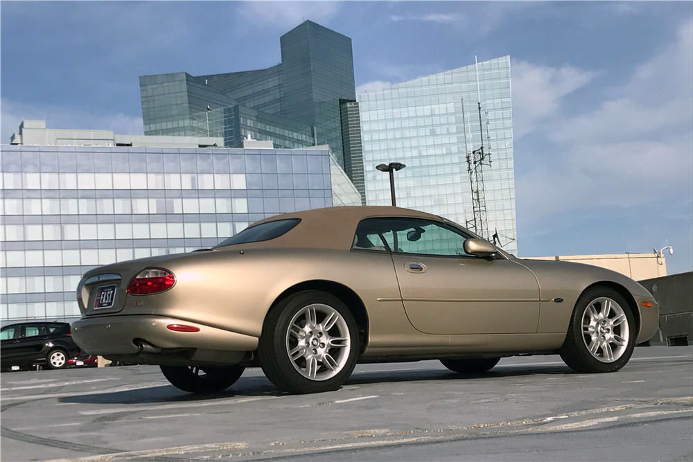 2002 JAGUAR XK8 CONVERTIBLE - Side Profile - 221366