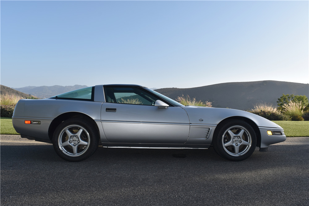1996 CHEVROLET CORVETTE COLLECTOR EDITION COUPE - Side Profile - 221815