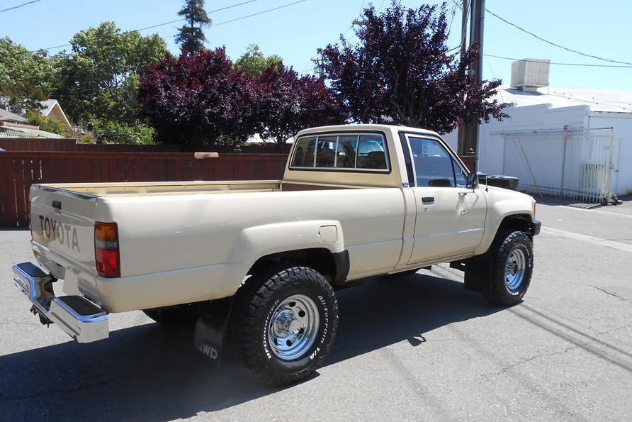 1986 TOYOTA 4X4 PICKUP - Rear 3/4 - 221932