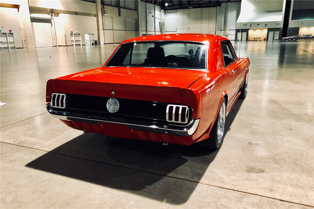1965 FORD MUSTANG CUSTOM COUPE - Rear 3/4 - 222357