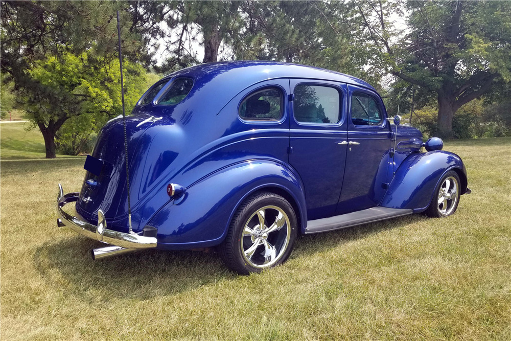 1937 PLYMOUTH CUSTOM SEDAN - Rear 3/4 - 222384