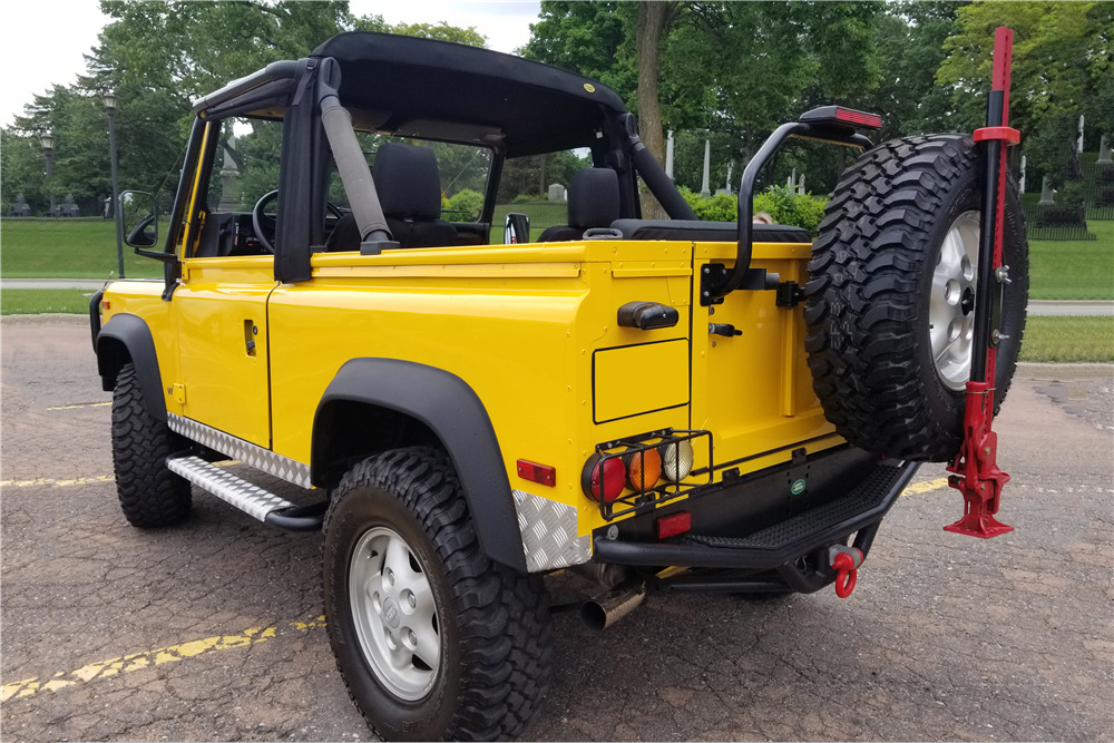 1997 LAND ROVER DEFENDER 90 - Rear 3/4 - 222617