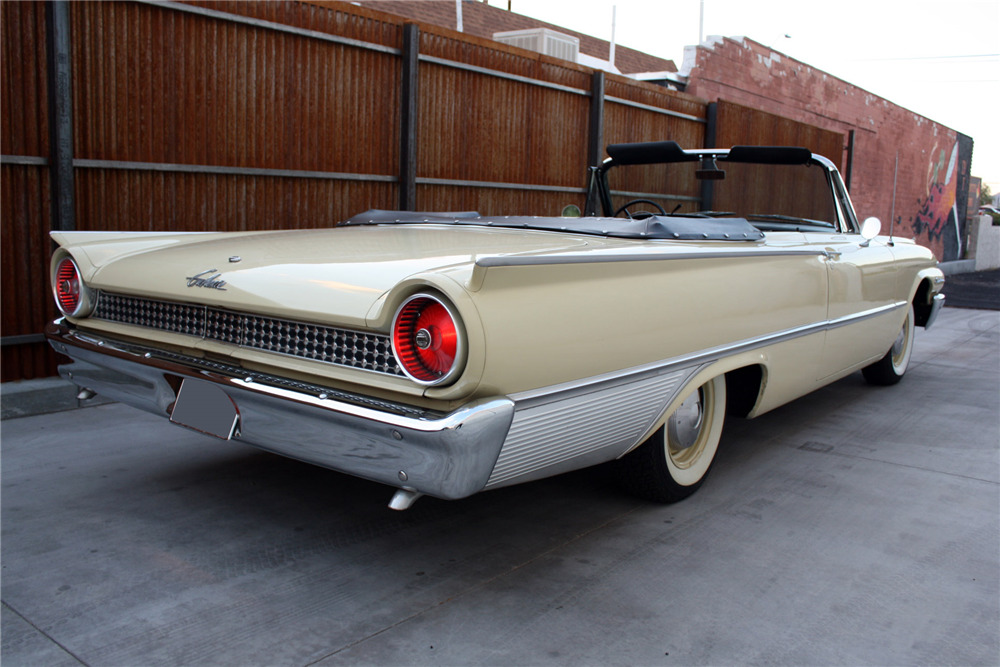 1961 FORD GALAXIE SUNLINER CONVERTIBLE - Rear 3/4 - 222821