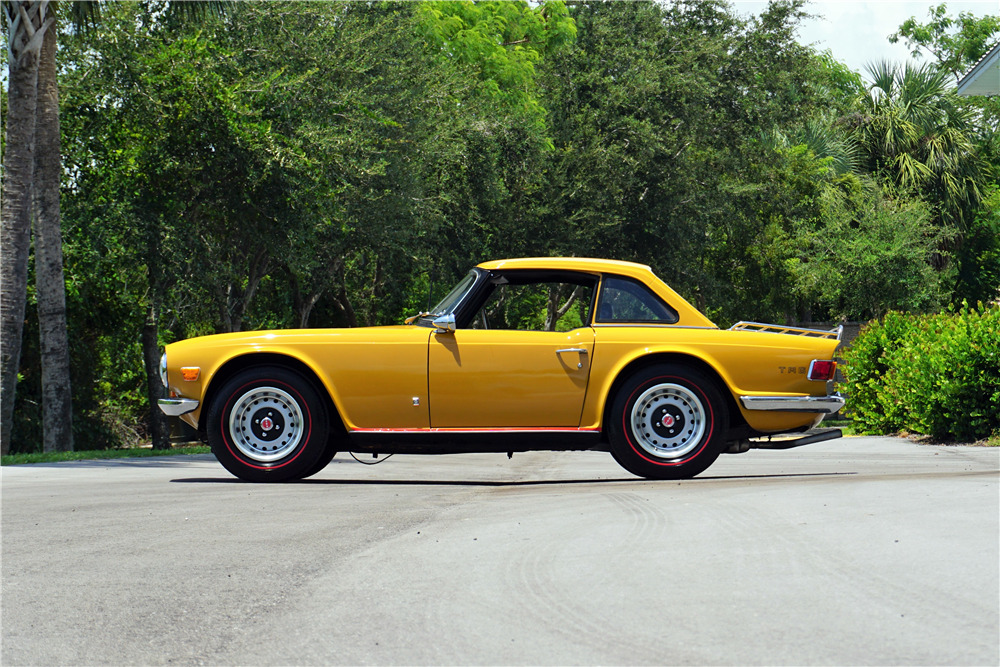1972 TRIUMPH TR6 CONVERTIBLE - Side Profile - 223513
