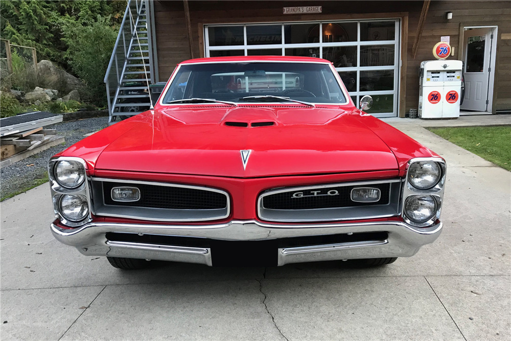 1966 PONTIAC GTO - Front 3/4 - 224094